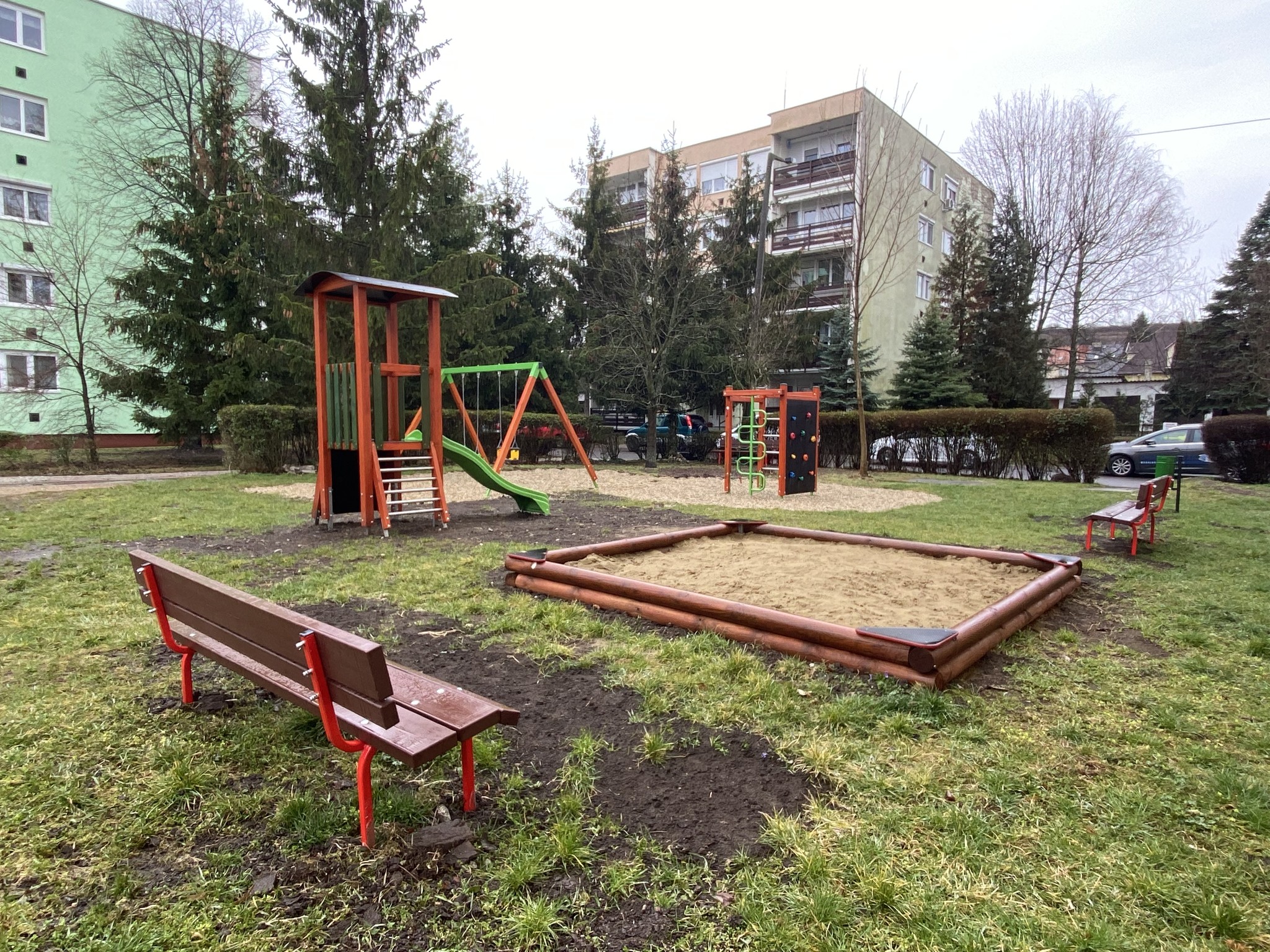 Új játszótér várja a gyerekeket a Kiskanada utcában - Egripost.hu