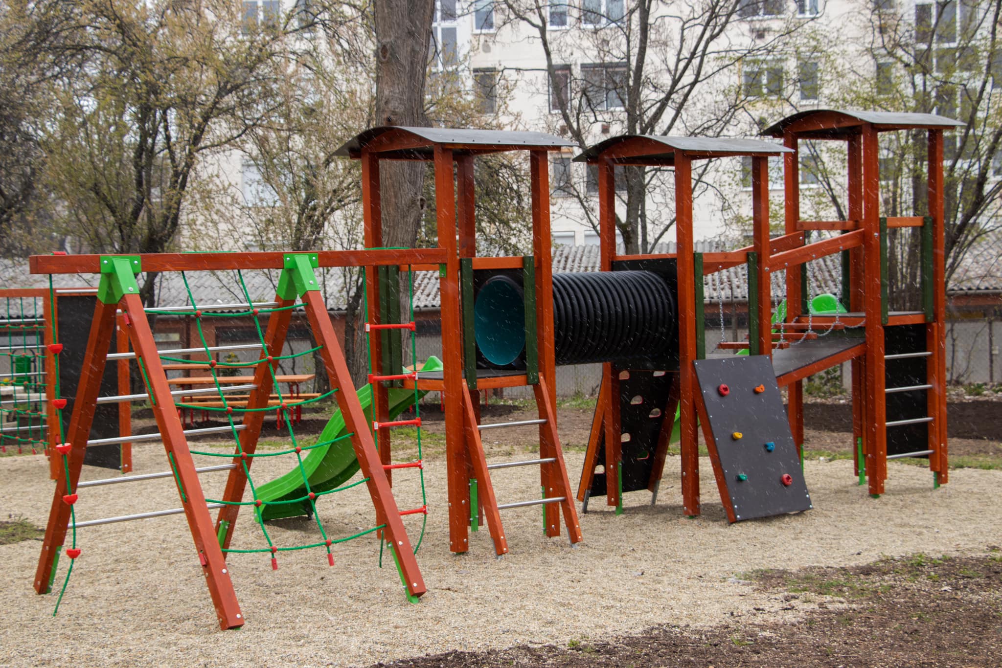 Új játszótér várja a lajosvárosi gyerekeket - Egripost.hu